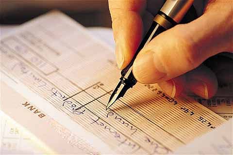 Rs 100 cr cheque bounce case | Court asks 2 accused to pay Rs 15 cr as ...