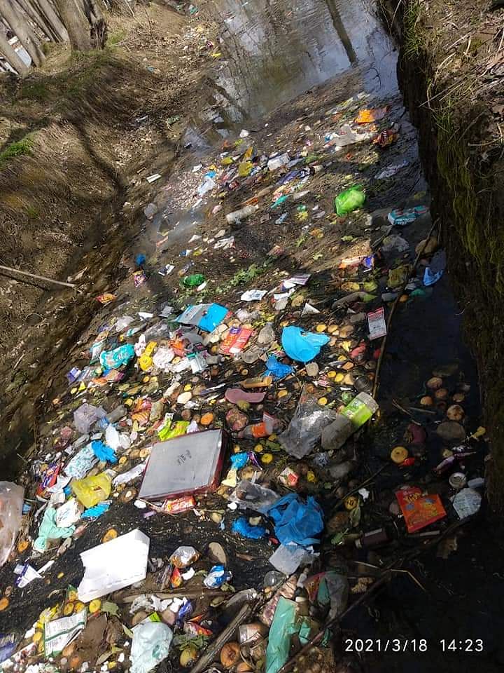 Garbage, silt chokes Ganderbal irrigation canal - Greater Kashmir