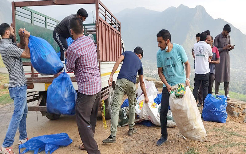 Sanitation drive held at Harwan - Greater Kashmir