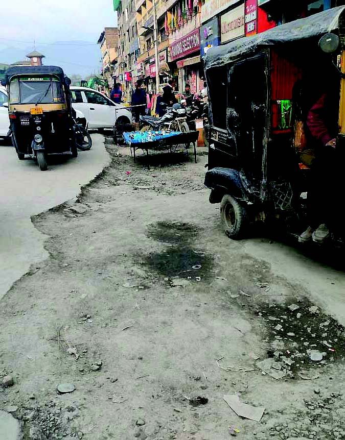 Rohit Kansal takes review of NIFT Srinagar - Greater Kashmir