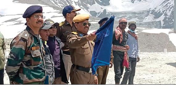 Chief Engineer Yojak flags off HMV convoy at Shinkula Pass - Greater ...