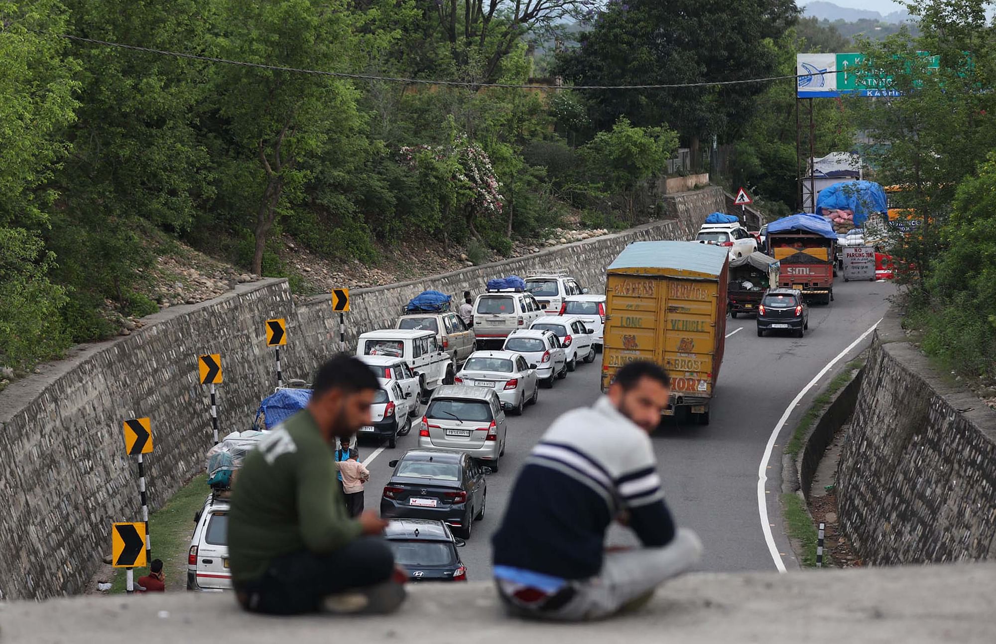 Traffic resumes on Sgr-Jmu NH after road repair - Greater Kashmir