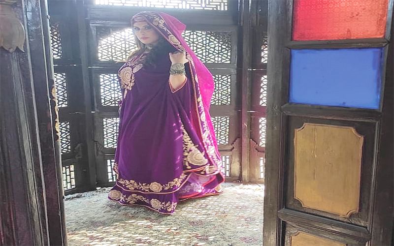 Left job to pursue her dream of fashion designing - Greater Kashmir