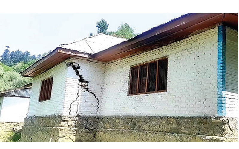 Improve the infrastructure in schools - Greater Kashmir