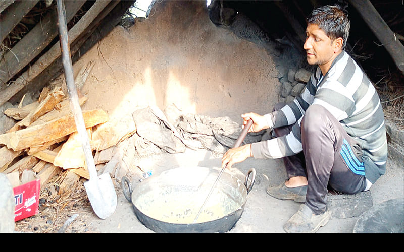 Villagers along LoC in Rajouri struggle to find market for local sweets ...