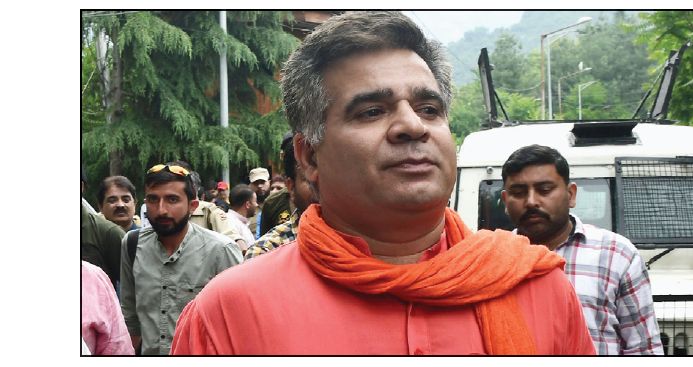 BJP leader Ravinder Raina interacts with Kashmiri students - Greater ...