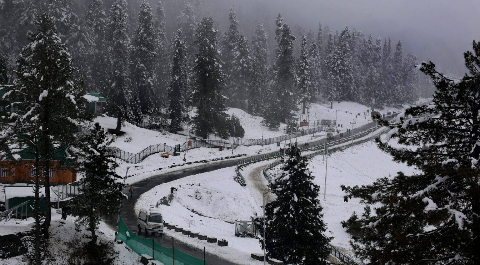 Gulmarg, Pahalgam record sub-zero night temperature - Greater Kashmir