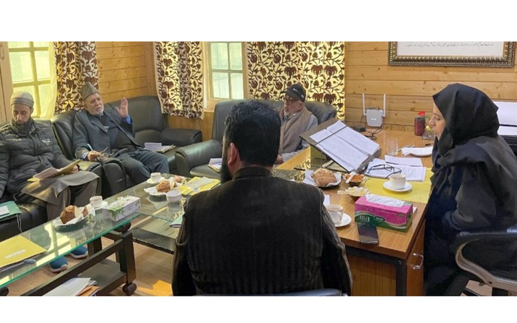Safina Baig convenes meeting of J&K Hajj committee at Bemina - Greater ...