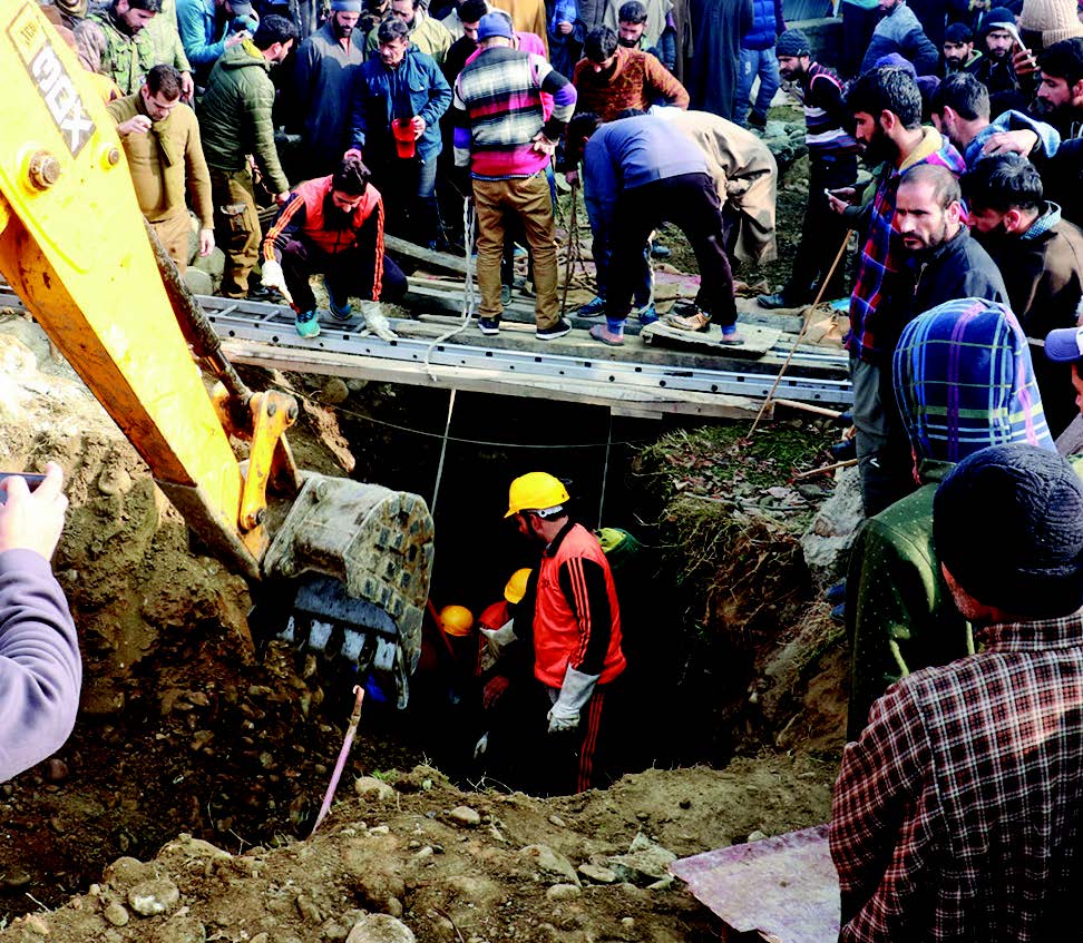 DRAMATIC RESCUE OPERATION | Tangmarg man survives 10 hours trapped in a ...