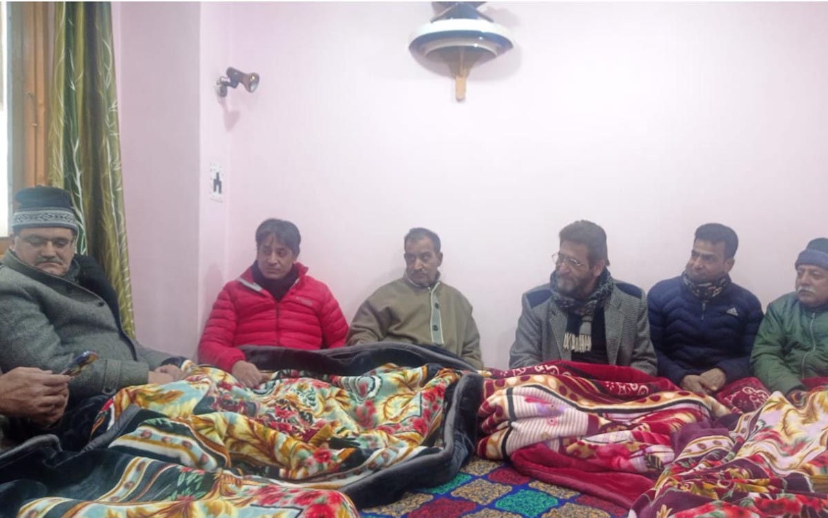 PDP leaders visit Zaina Kadal - Greater Kashmir
