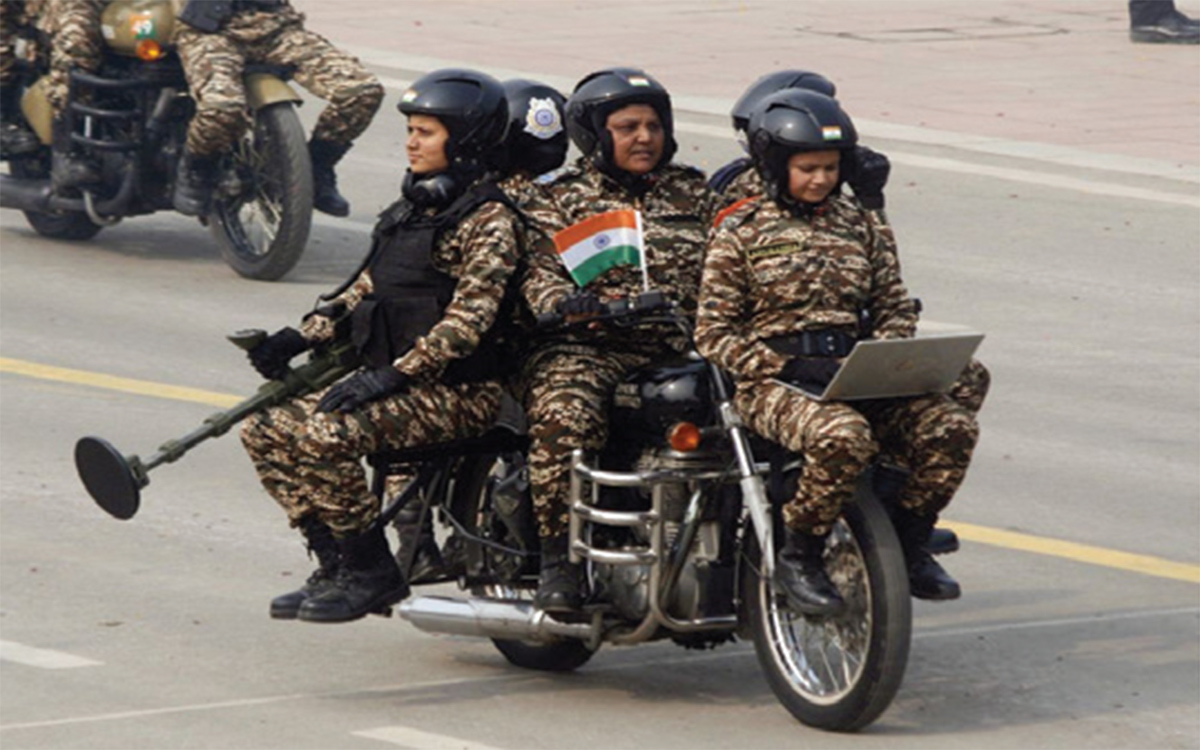 Women display motorcycle daredevil stunts at R-Day parade - Greater Kashmir