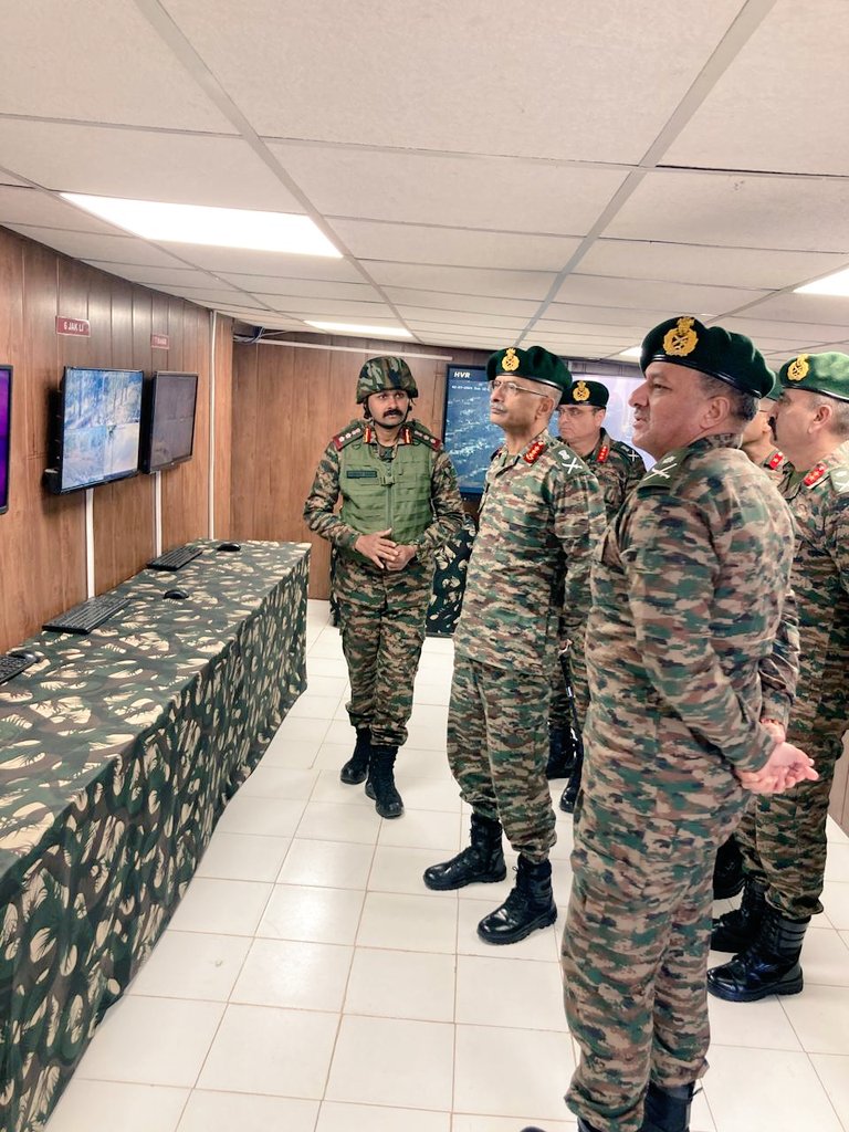 Army commander reviews preparedness of LoC formations - Greater Kashmir