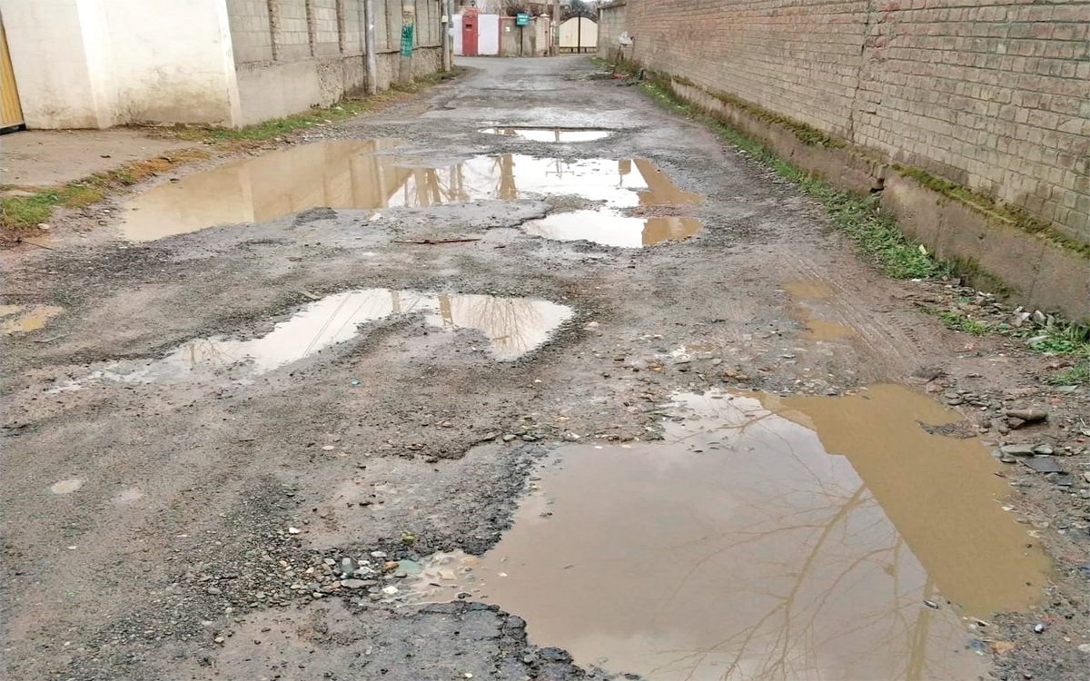 Zakura residents aghast over dilapidated roads - Greater Kashmir
