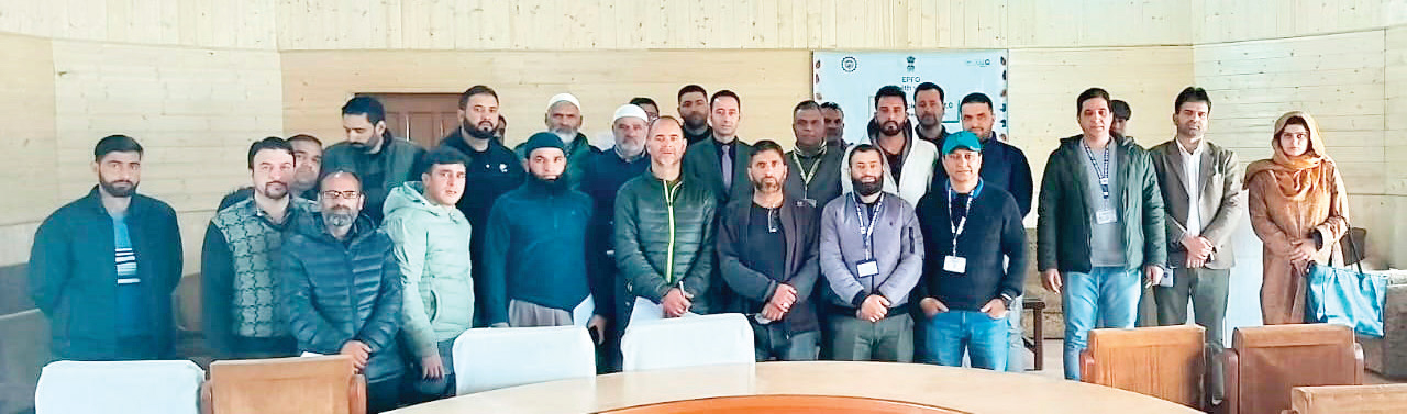 EPFO's 'Nidhi Aapka Nikat' outreach programme reaches Tangmarg ...