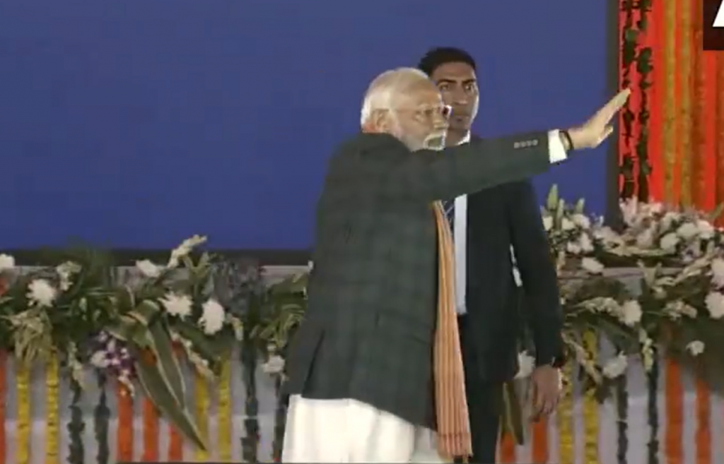 PM Modi arrives in Srinagar - Greater Kashmir