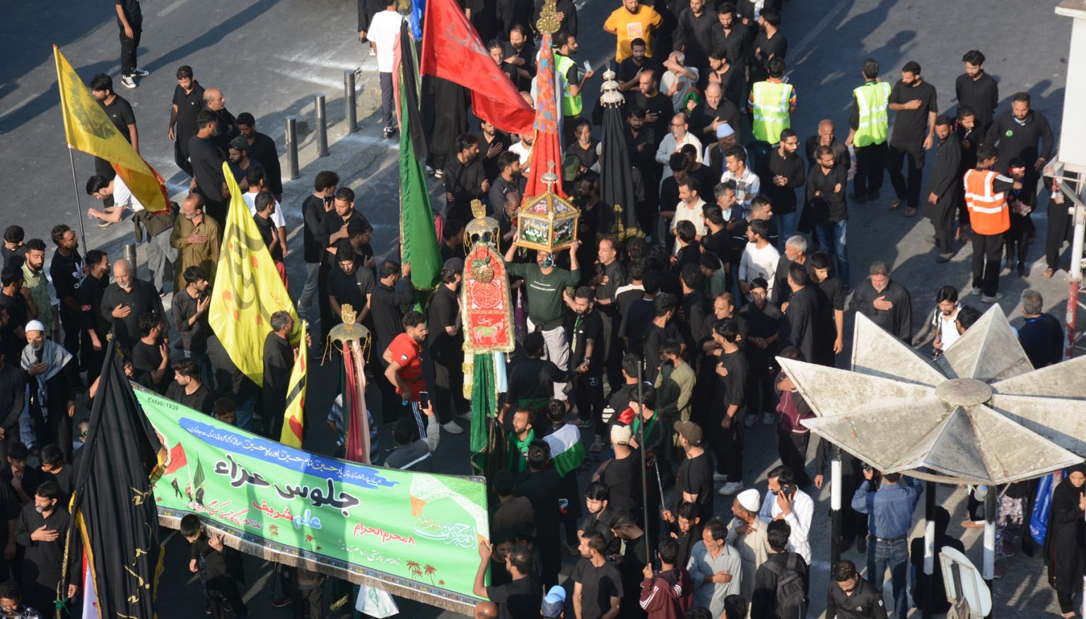 In Pictures: ‘Labaik Ya Hussain’ chants rent the air in Srinagar Muharram procession - Greater ...
